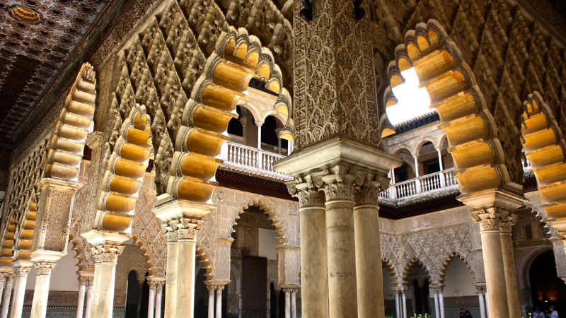 Visitar el Alcázar y otras maravillas arquitectónicas en coche - DaleAlPlay